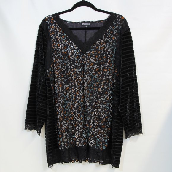 The Pyramid Collection | Tops | The Pyramid Collection Black Lace Vneck ...